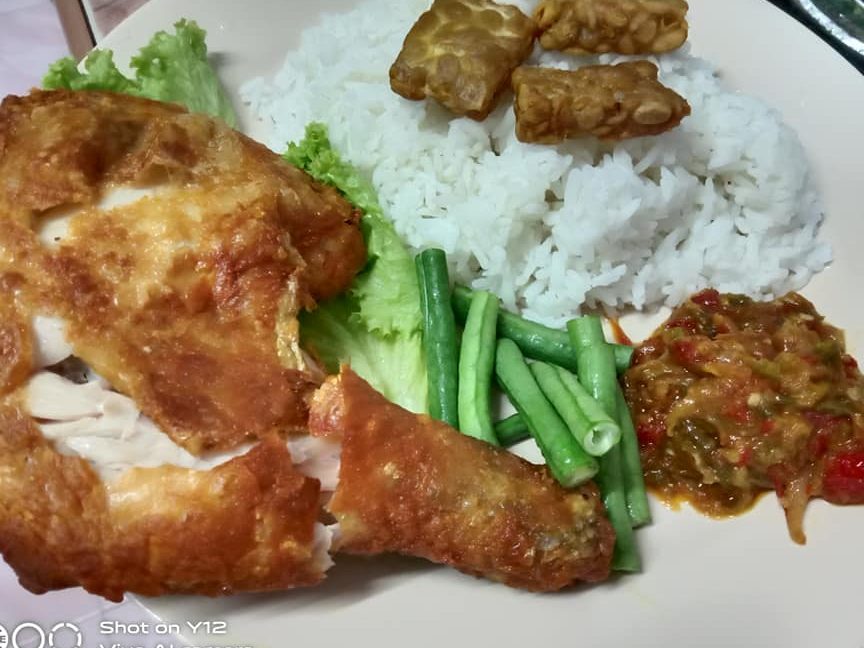 Warung Nasi Bajet Ayam Penyet Ampang Viral - Rasa Terbaik!
